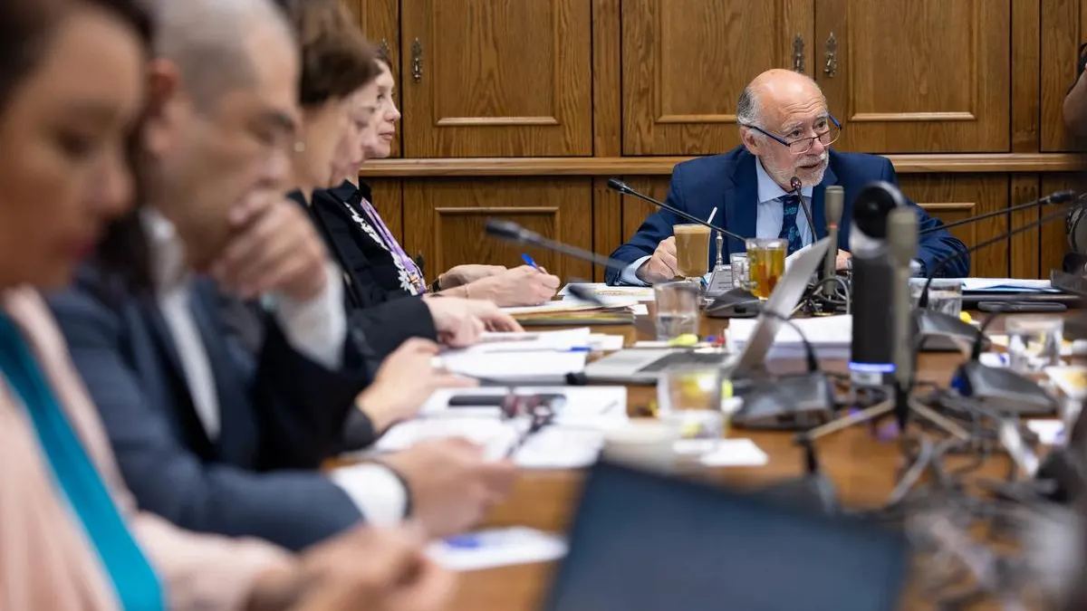 Senador Iván Flores: "El nuevo gobierno debe dialogar para enfrentar ...